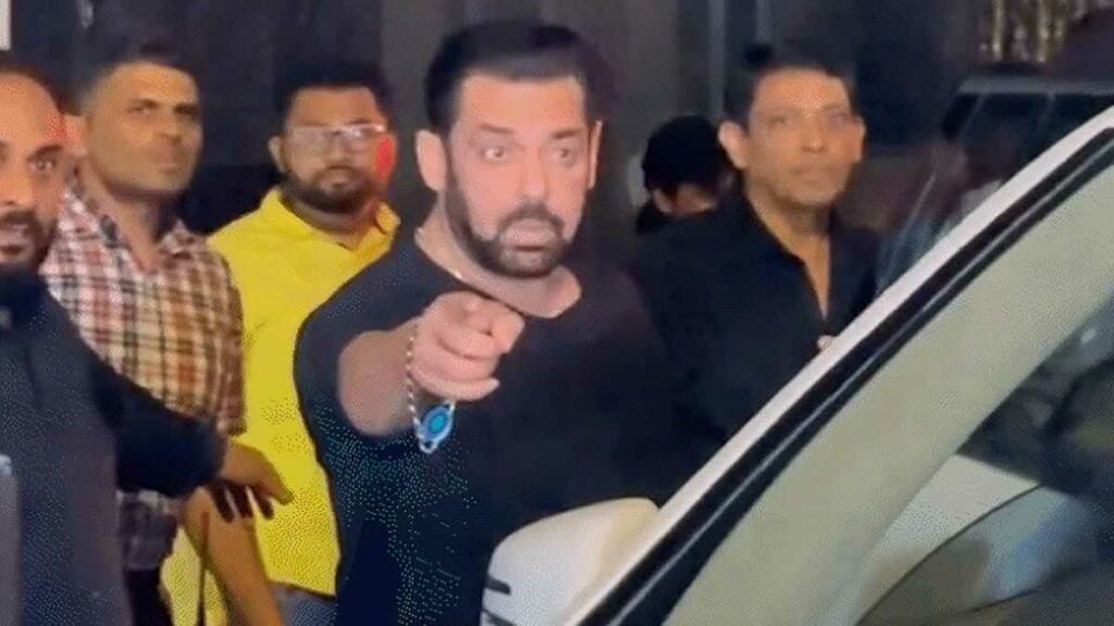 Salman Khan Angry At Papps: Salman Khan's anger, Bhaijaan angry at ...